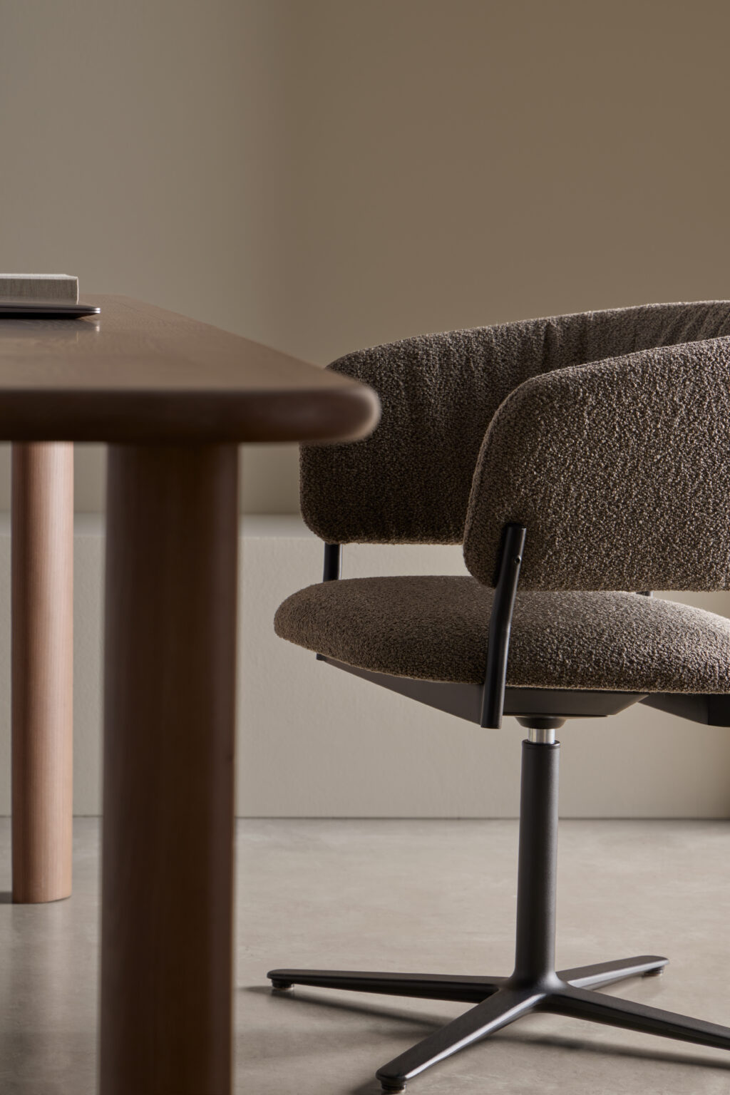 RC Metal Soft Armchair with Swivel Flat Base - Blasco&Vila