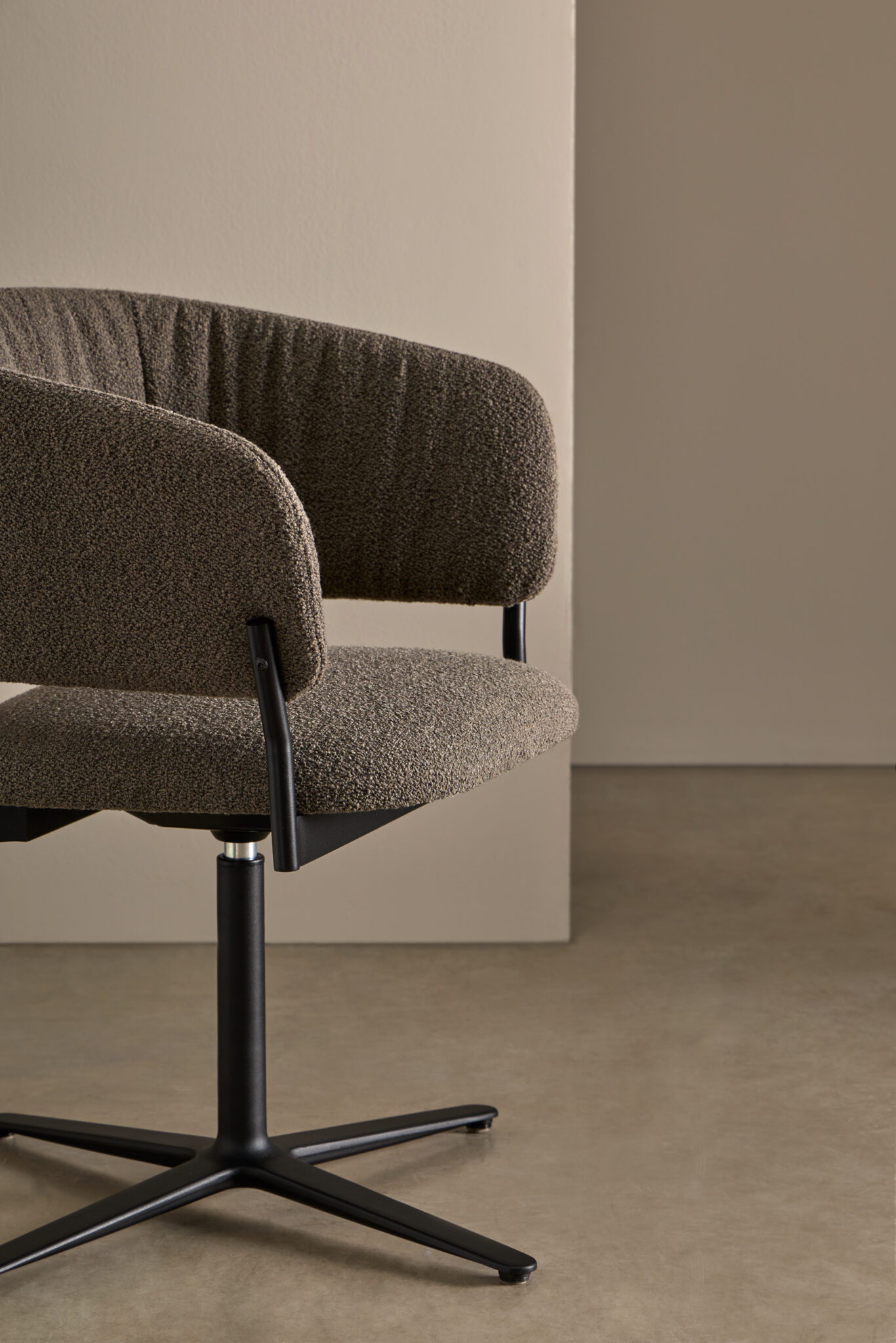RC Metal Soft Armchair with Swivel Flat Base - Blasco&Vila