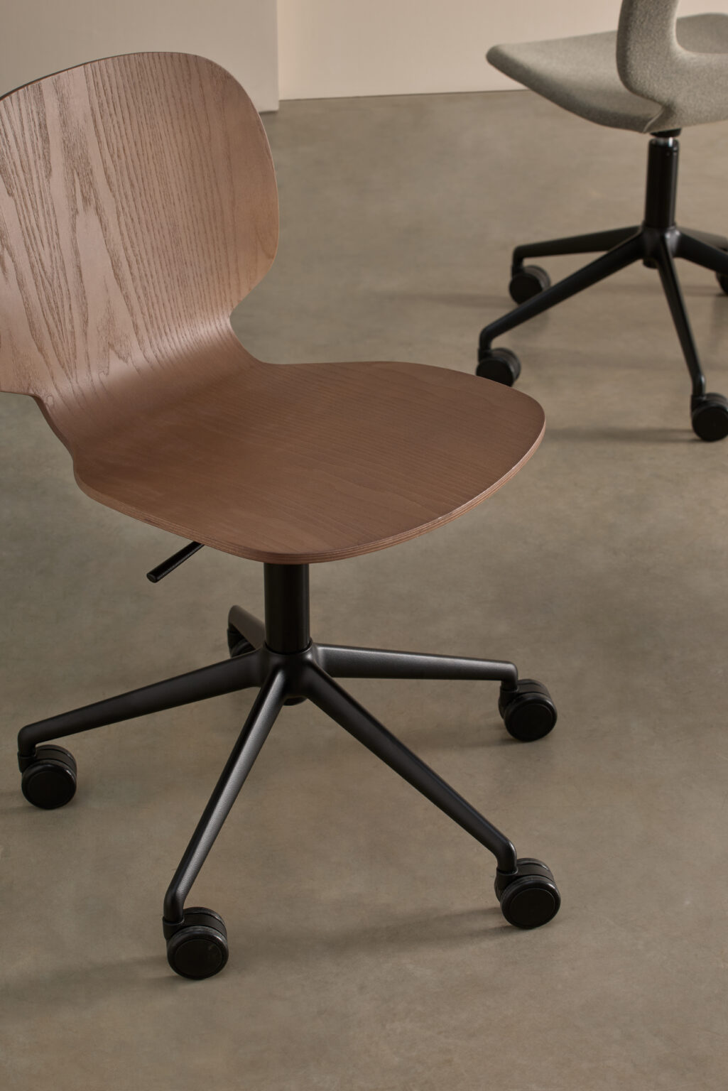 HALO Office Chair with 5-Wheel Adjustable Base - Blasco&Vila