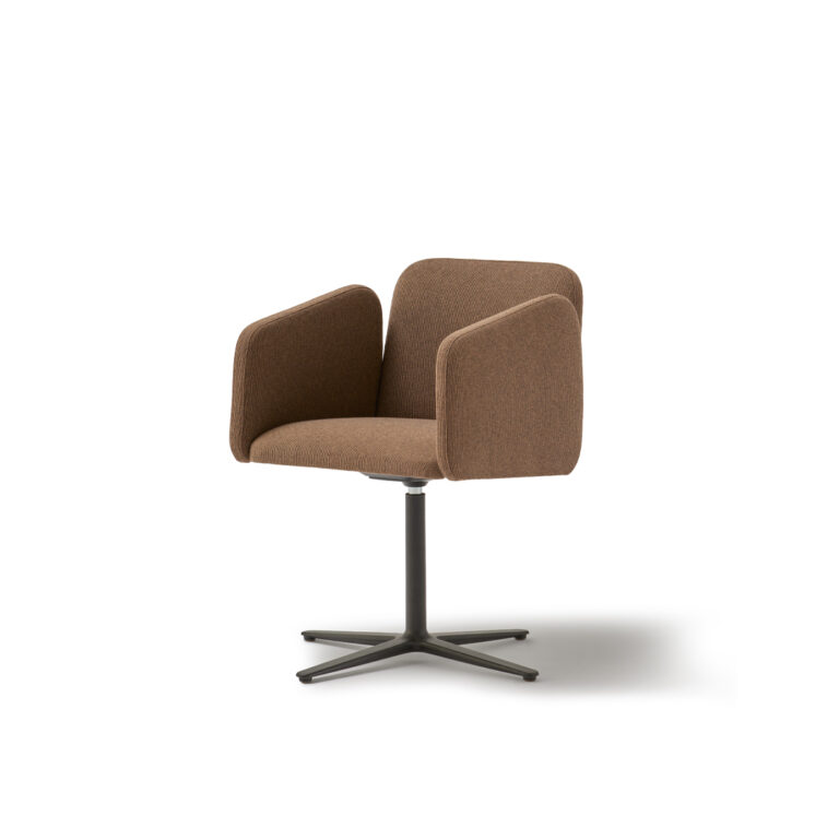 URMUS Upholstered Armchair with Flat Swivel Base - Blasco&Vila